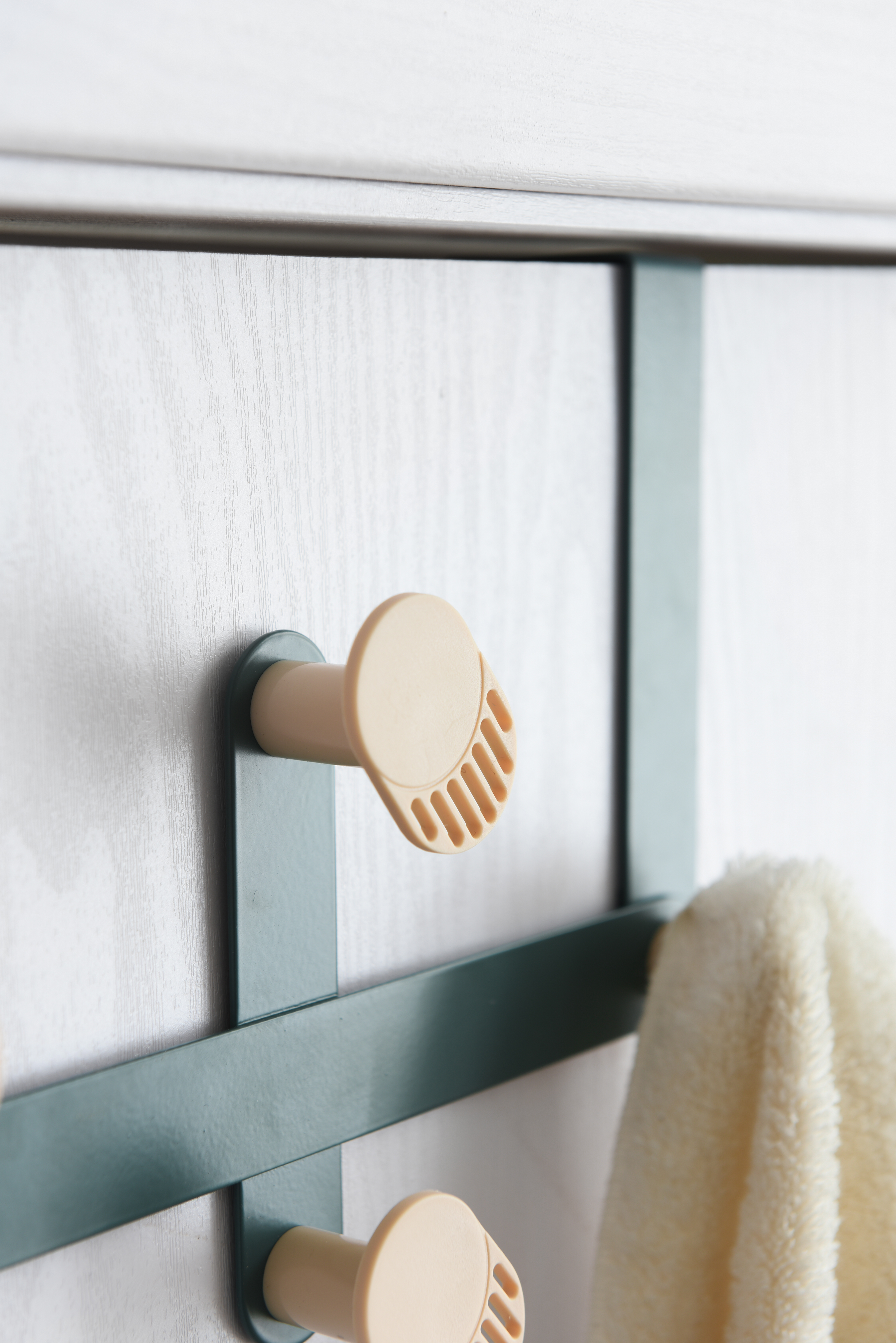 Ripley - COLGADOR MULTIUSOS LUIKA PARA PUERTA DE DORMITORIO BAÑO O ...