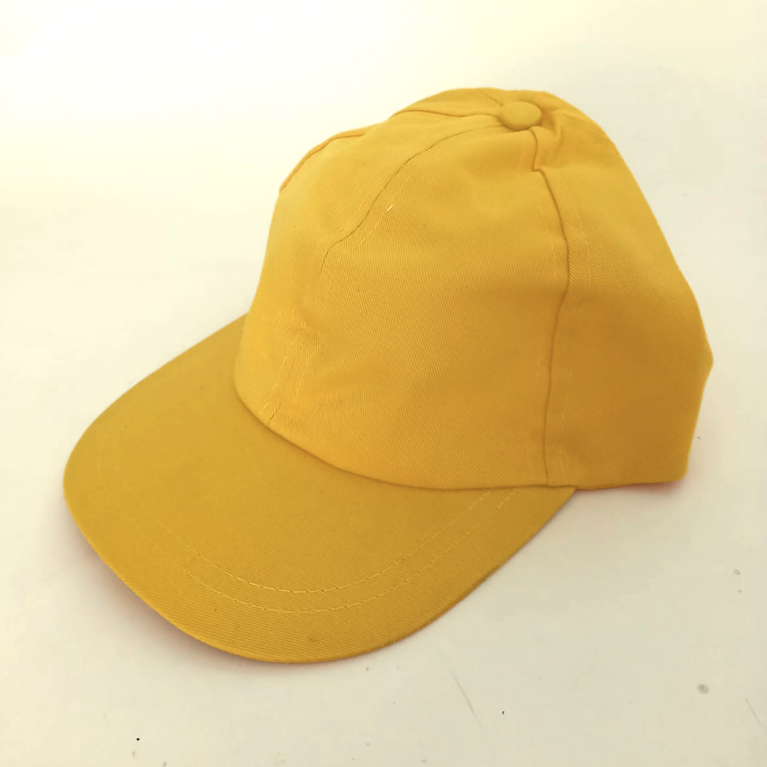 Ripley - GORRO CLASICO AMARILLO PARA NIÑOS