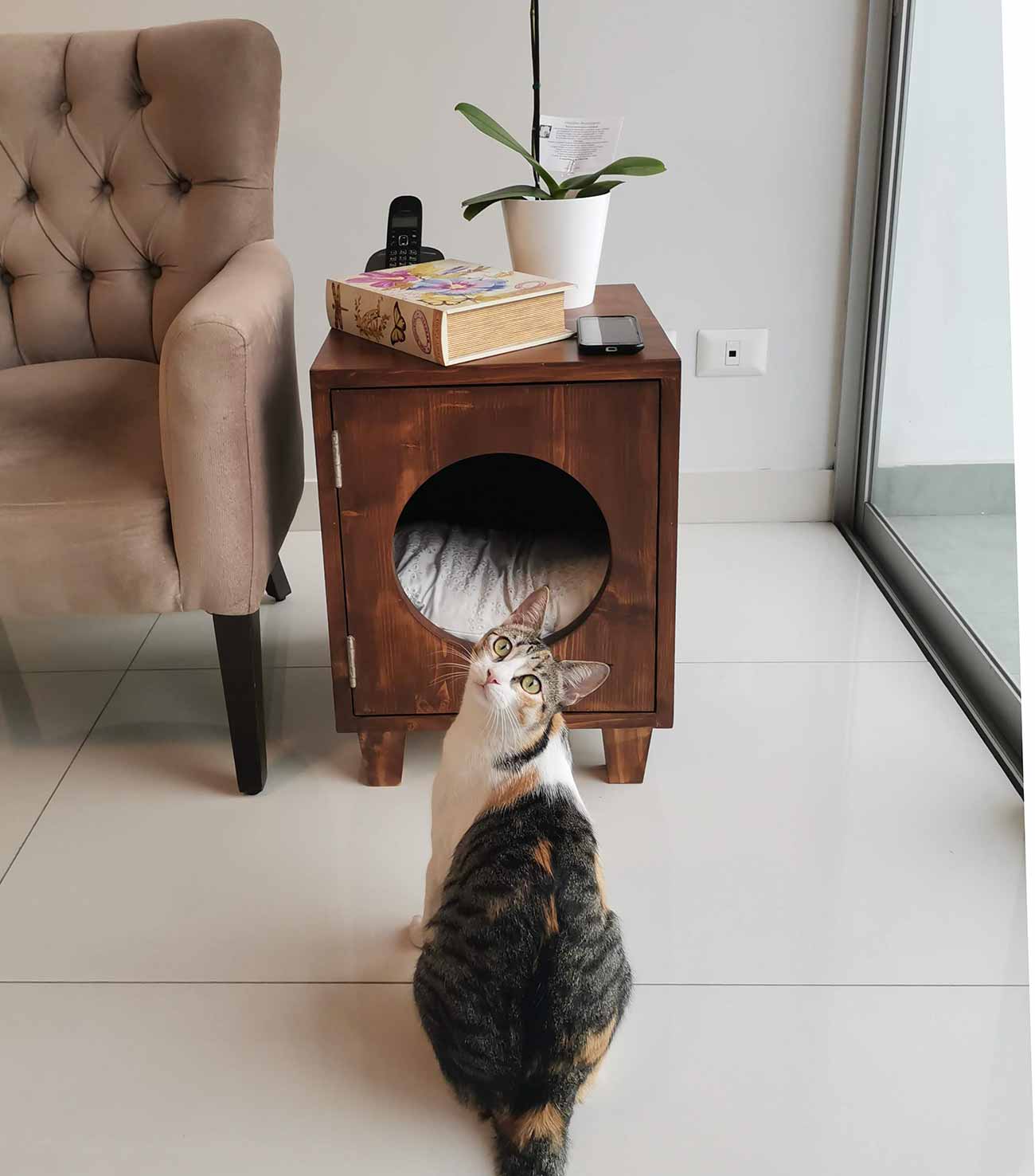 Ripley - MUEBLE FUNCIONAL MADERA GATOS Y PERROS PUERTA CÍRCULO MIAUU ...