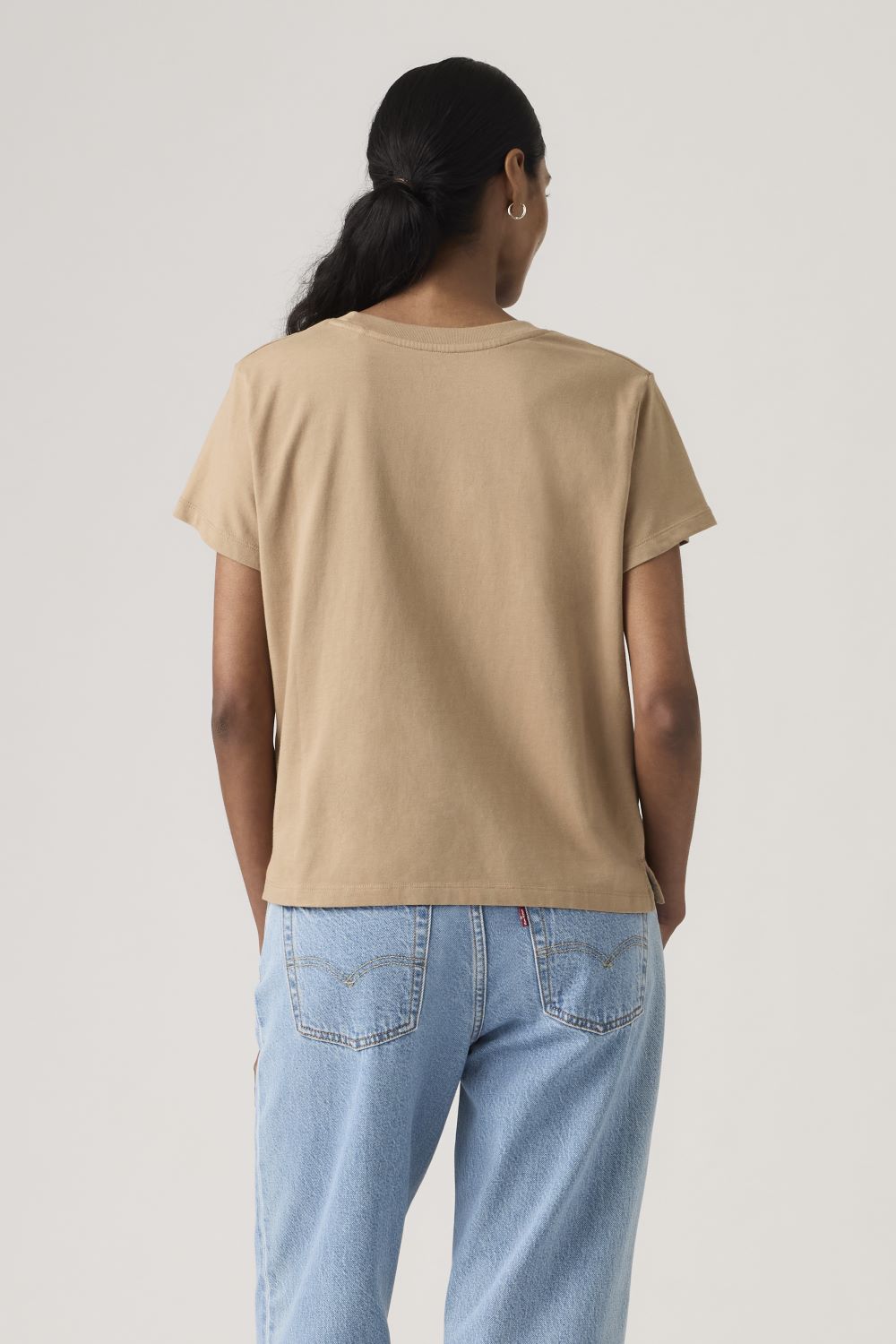 POLO MUJER GRAPHIC BOXY TSHIRT CAFÉ LEVIS A8804-0067