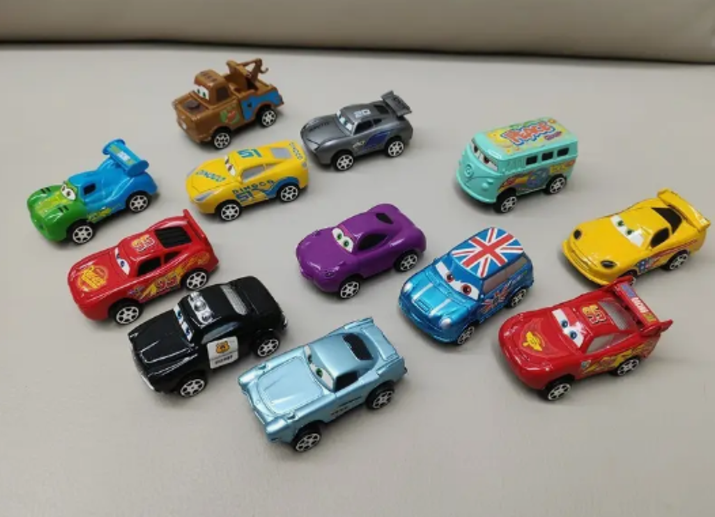 CARS 3 DISNEY PACK 12 CARRITOS A FRICCION RAYO MCQUEEN