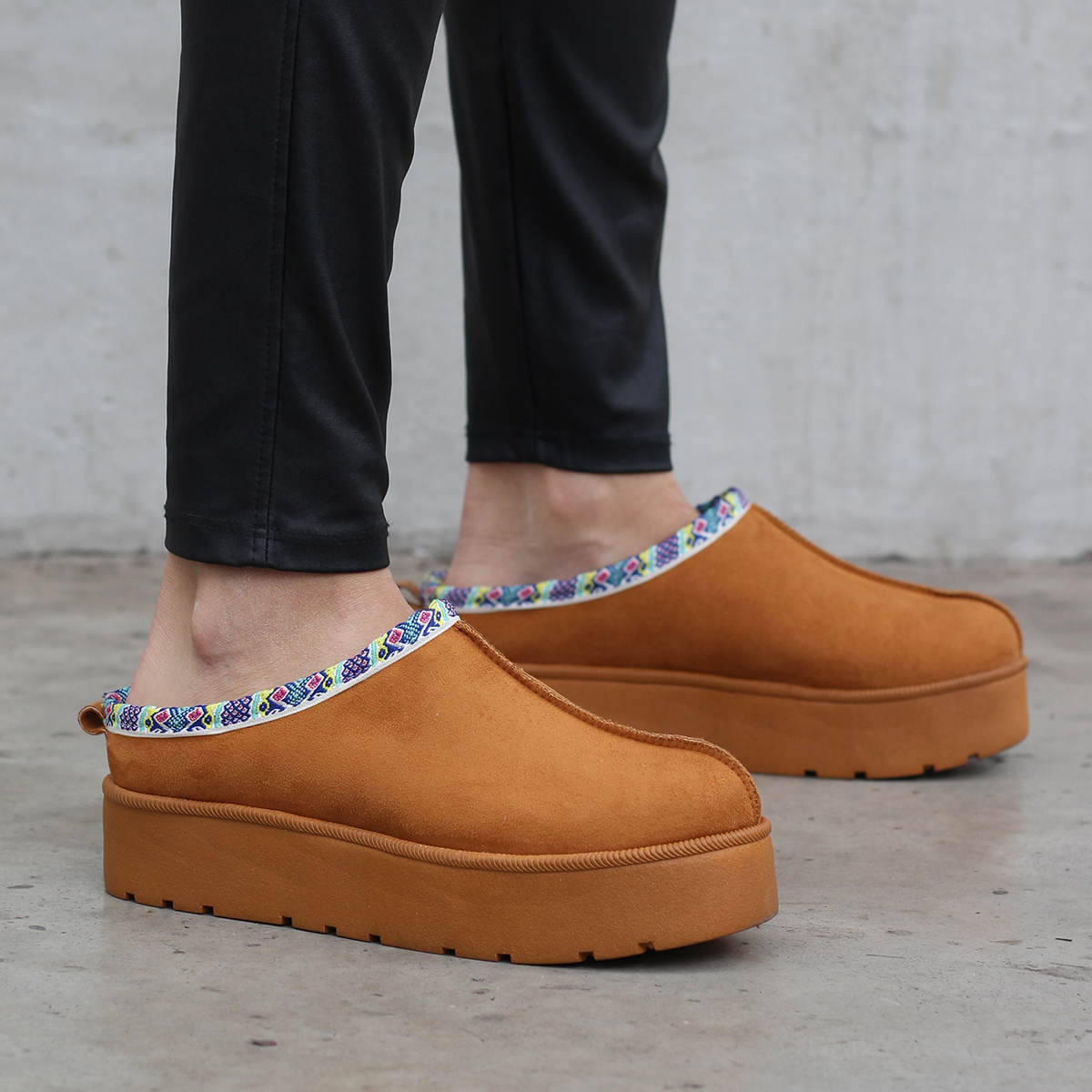 Ripley - PANTUFLA TAMARA CAMEL