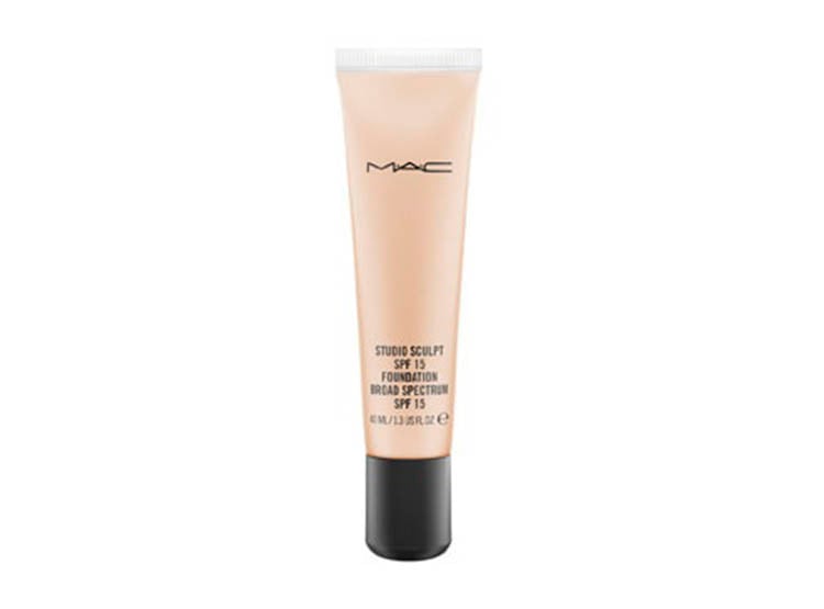 BASE LÍQUIDA MAC STUDIO SCULPT SPF 15 NC20